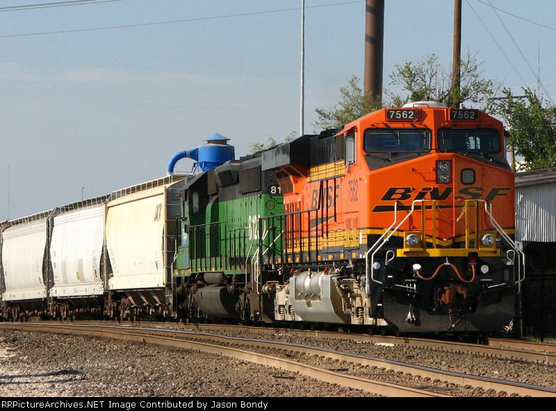 BNSF 7562